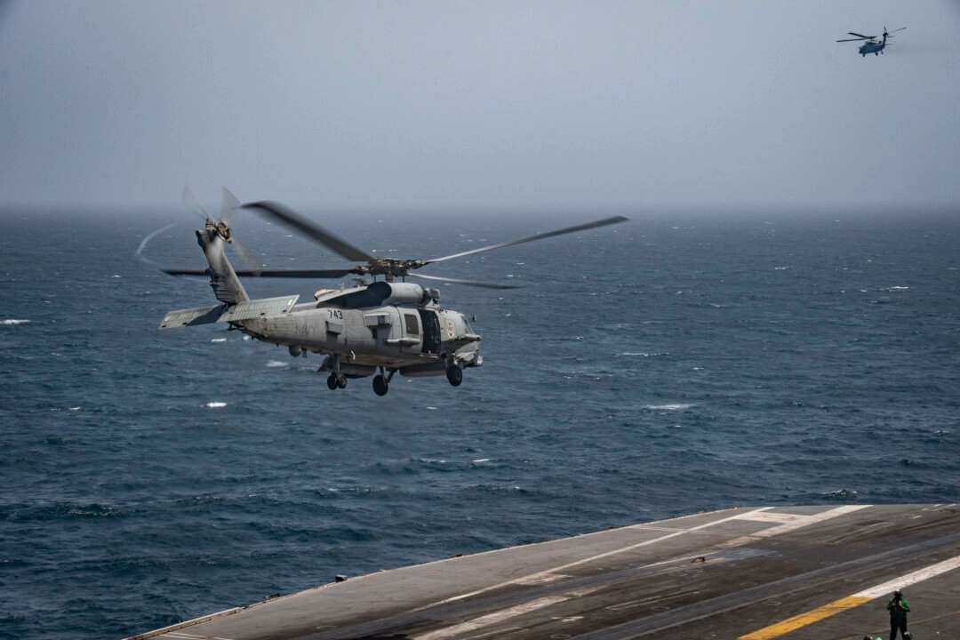 Un helicóptero militar y un caza estadounidenses se estrellan en el mar ...